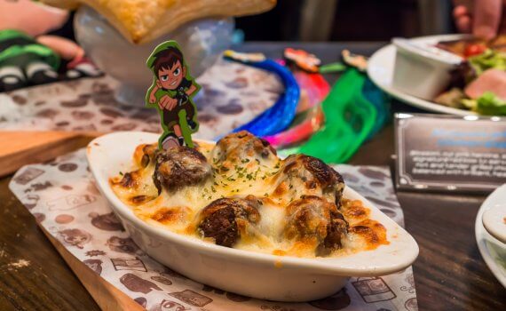 Cartoon Network Cafe - We Bare Bears, Powerpuff Girls and Great Food ...